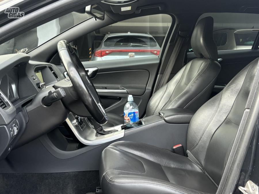 Pelēks Volvo V60 2014 Kauņa, ar dzinēja tilpumu 2.00 L un nobraukumu 280 tūkst. km par 5000 €, foto 12 vietnē AUTOMOTO.COM.LV