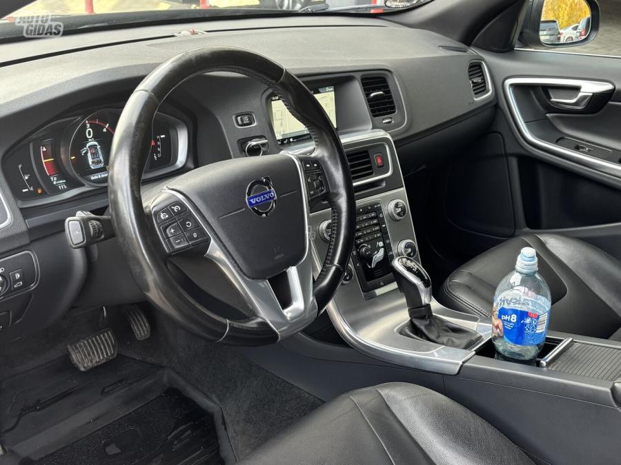 Pelēks Volvo V60 2014 Kauņa, ar dzinēja tilpumu 2.00 L un nobraukumu 280 tūkst. km par 5000 €, foto 13 vietnē AUTOMOTO.COM.LV