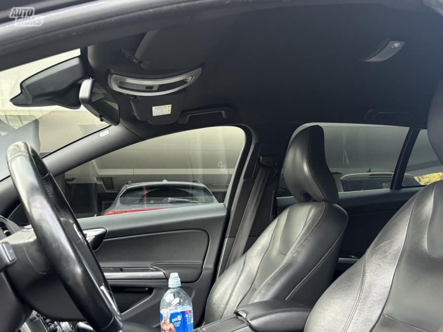 Pelēks Volvo V60 2014 Kauņa, ar dzinēja tilpumu 2.00 L un nobraukumu 280 tūkst. km par 5000 €, foto 14 vietnē AUTOMOTO.COM.LV