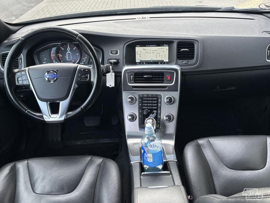 Pelēks Volvo V60 2014 Kauņa, ar dzinēja tilpumu 2.00 L un nobraukumu 280 tūkst. km par 5000 €, foto 15 vietnē AUTOMOTO.COM.LV