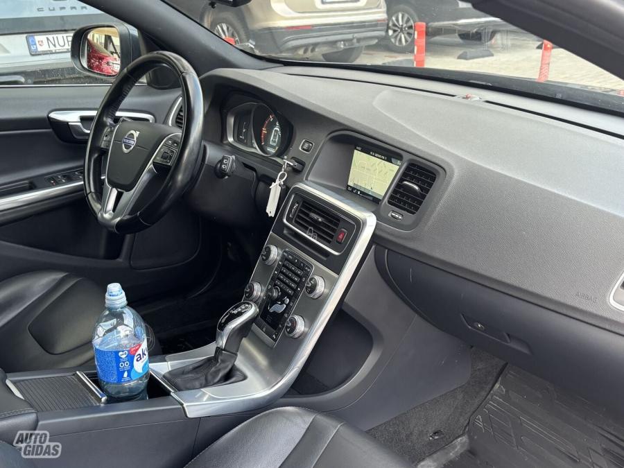 Pelēks Volvo V60 2014 Kauņa, ar dzinēja tilpumu 2.00 L un nobraukumu 280 tūkst. km par 5000 €, foto 20 vietnē AUTOMOTO.COM.LV