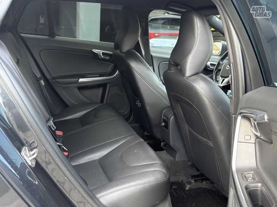Pelēks Volvo V60 2014 Kauņa, ar dzinēja tilpumu 2.00 L un nobraukumu 280 tūkst. km par 5000 €, foto 22 vietnē AUTOMOTO.COM.LV
