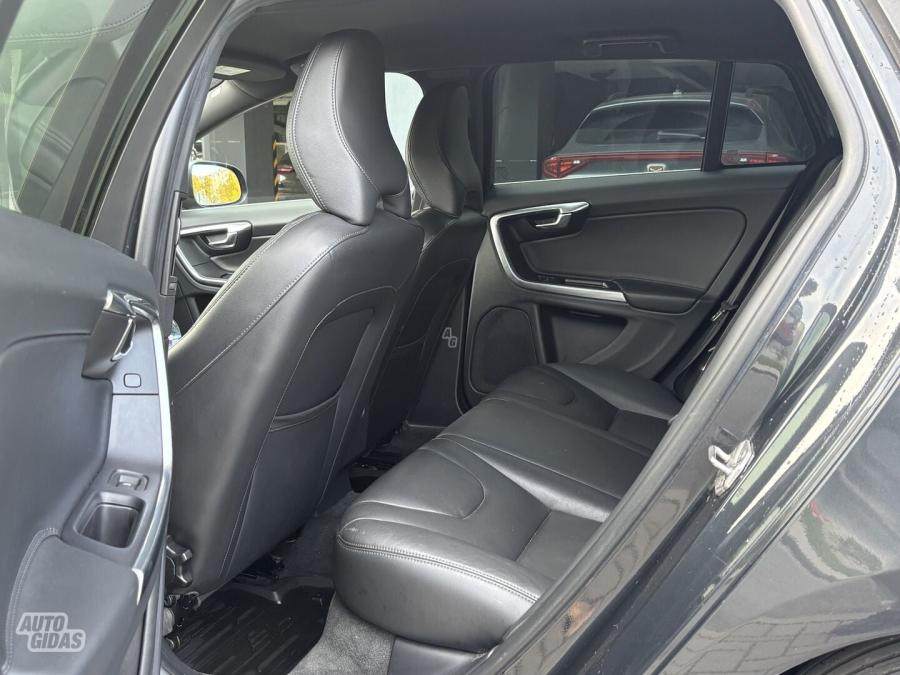 Pelēks Volvo V60 2014 Kauņa, ar dzinēja tilpumu 2.00 L un nobraukumu 280 tūkst. km par 5000 €, foto 23 vietnē AUTOMOTO.COM.LV