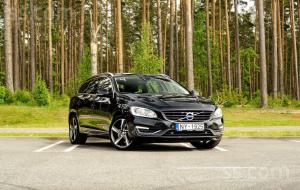 Grey Volvo V60 2015 in Riga, with an engine capacity of 2.40 L and mileage of 162 thousand km for 9990 €, photo 2 on AUTOMOTO.COM.LV