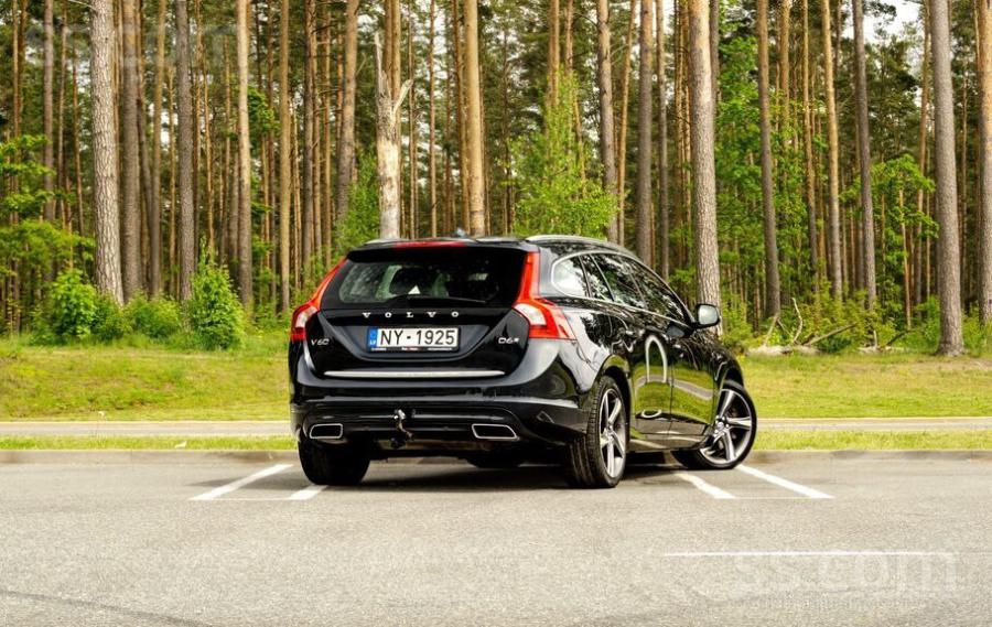 Grey Volvo V60 2015 in Riga, with an engine capacity of 2.40 L and mileage of 162 thousand km for 9990 €, photo 5 on AUTOMOTO.COM.LV