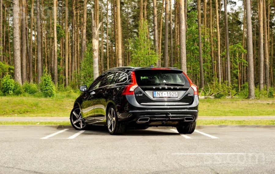 Grey Volvo V60 2015 in Riga, with an engine capacity of 2.40 L and mileage of 162 thousand km for 9990 €, photo 7 on AUTOMOTO.COM.LV