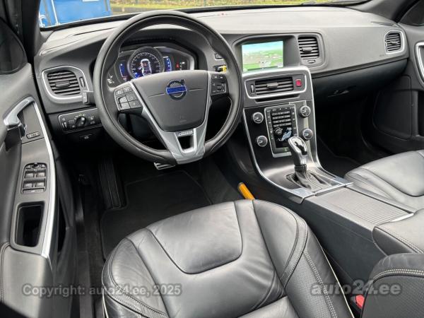 Pelēks Volvo V60 2015 Paide, ar dzinēja tilpumu 2.00 L un nobraukumu 173 tūkst. km par 9990 €, foto 11 vietnē AUTOMOTO.COM.LV