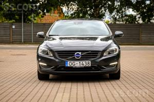 Grey Volvo V60 2015 in Jelgava, with an engine capacity of 2.40 L and mileage of 0 thousand km for 9350 €, photo 2 on AUTOMOTO.COM.LV