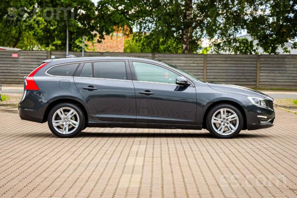 Pelēks Volvo V60 2015 Jelgava, ar dzinēja tilpumu 2.40 L un nobraukumu 0 tūkst. km par 9350 €, foto 4 vietnē AUTOMOTO.COM.LV