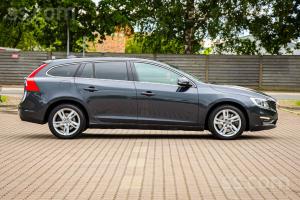 Grey Volvo V60 2015 in Jelgava, with an engine capacity of 2.40 L and mileage of 0 thousand km for 9350 €, photo 4 on AUTOMOTO.COM.LV