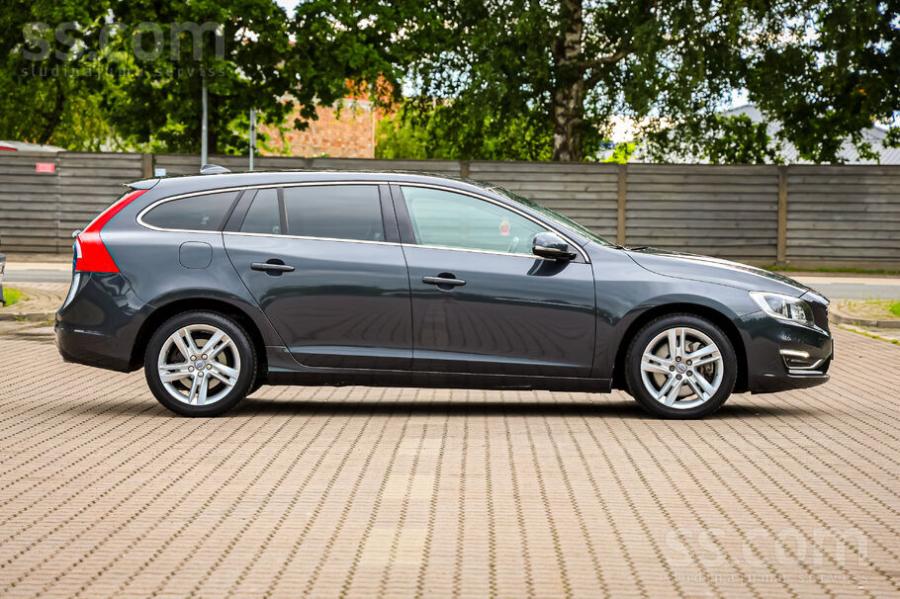 Grey Volvo V60 2015 in Jelgava, with an engine capacity of 2.40 L and mileage of 0 thousand km for 9350 €, photo 4 on AUTOMOTO.COM.LV