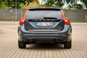 Grey Volvo V60 2015 in Jelgava, with an engine capacity of 2.40 L and mileage of 0 thousand km for 9350 €, photo 6 on AUTOMOTO.COM.LV