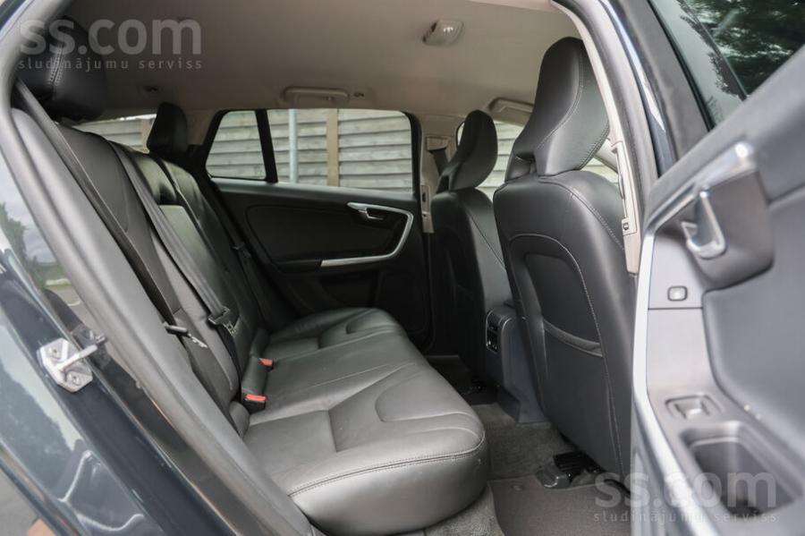 Grey Volvo V60 2015 in Jelgava, with an engine capacity of 2.40 L and mileage of 0 thousand km for 9350 €, photo 13 on AUTOMOTO.COM.LV