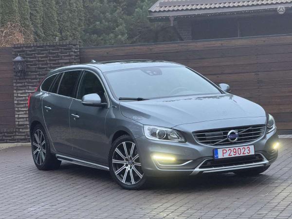 Pelēks Volvo V60 2015 Viļņa, ar dzinēja tilpumu 2.40 L un nobraukumu 271 tūkst. km par 7950 €, foto 2 vietnē AUTOMOTO.COM.LV