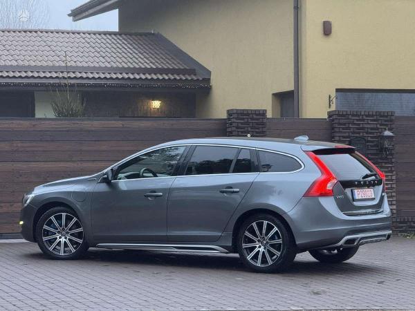 Pelēks Volvo V60 2015 Viļņa, ar dzinēja tilpumu 2.40 L un nobraukumu 271 tūkst. km par 7950 €, foto 5 vietnē AUTOMOTO.COM.LV
