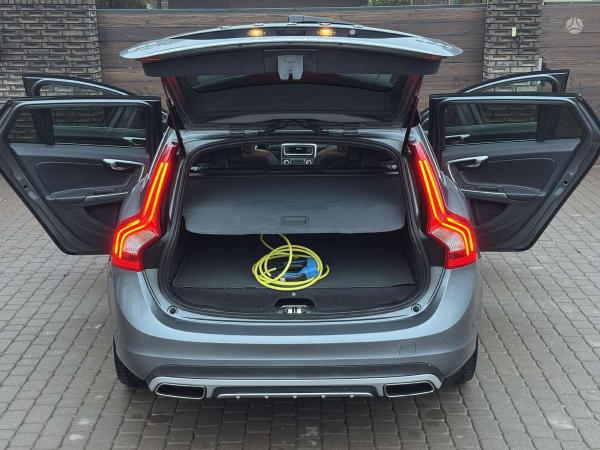 Pelēks Volvo V60 2015 Viļņa, ar dzinēja tilpumu 2.40 L un nobraukumu 271 tūkst. km par 7950 €, foto 10 vietnē AUTOMOTO.COM.LV