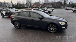 Grey Volvo V60 2015 in Riga, with an engine capacity of 2.00 L and mileage of 341 thousand km for 5500 €, photo 4 on AUTOMOTO.COM.LV