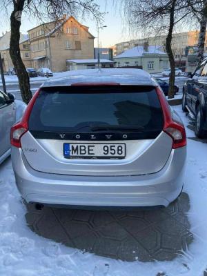 Grey Volvo V60 2015 in Panevezys, with an engine capacity of 1.56 L and mileage of 181 thousand km for 6500 €, photo 2 on AUTOMOTO.COM.LV
