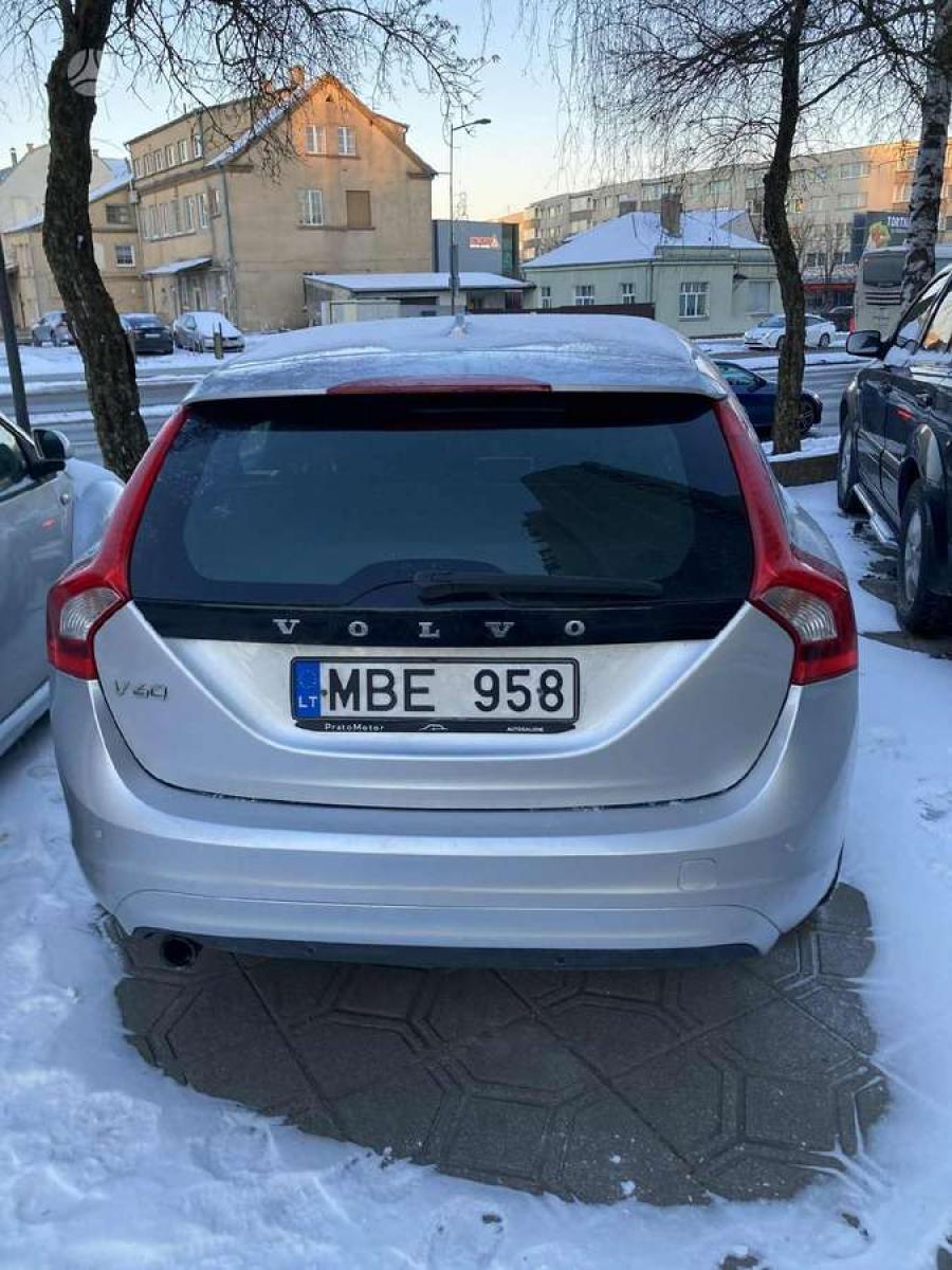 Grey Volvo V60 2015 in Panevezys, with an engine capacity of 1.56 L and mileage of 181 thousand km for 6500 €, photo 2 on AUTOMOTO.COM.LV