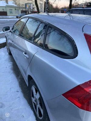 Grey Volvo V60 2015 in Panevezys, with an engine capacity of 1.56 L and mileage of 181 thousand km for 6500 €, photo 6 on AUTOMOTO.COM.LV
