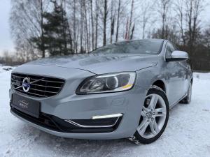 Grey Volvo V60 2015 in Kazlu Ruda, with an engine capacity of 2.40 L and mileage of 261 thousand km for 7500 €, photo 5 on AUTOMOTO.COM.LV