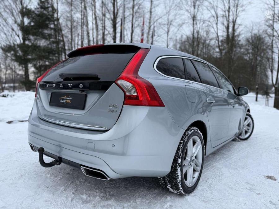 Grey Volvo V60 2015 in Kazlu Ruda, with an engine capacity of 2.40 L and mileage of 261 thousand km for 7500 €, photo 8 on AUTOMOTO.COM.LV