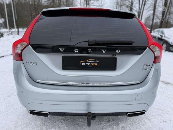 Pelēks Volvo V60 2015 Kazlų Rūda, ar dzinēja tilpumu 2.40 L un nobraukumu 261 tūkst. km par 7500 €, foto 10 vietnē AUTOMOTO.COM.LV