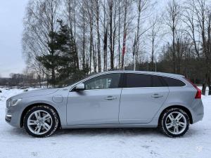 Grey Volvo V60 2015 in Kazlu Ruda, with an engine capacity of 2.40 L and mileage of 261 thousand km for 7500 €, photo 15 on AUTOMOTO.COM.LV