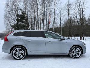 Grey Volvo V60 2015 in Kazlu Ruda, with an engine capacity of 2.40 L and mileage of 261 thousand km for 7500 €, photo 17 on AUTOMOTO.COM.LV