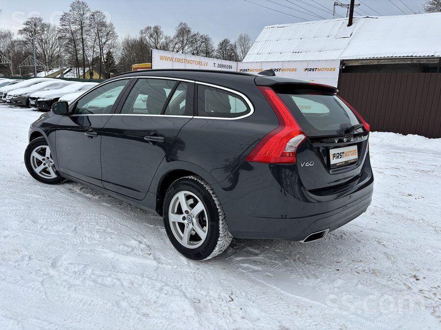 Pelēks Volvo V60 2015 Rīga, ar dzinēja tilpumu 2.00 L un nobraukumu 200 tūkst. km par 8950 €, foto 2 vietnē AUTOMOTO.COM.LV
