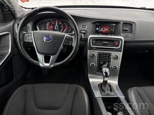 Pelēks Volvo V60 2015 Rīga, ar dzinēja tilpumu 2.00 L un nobraukumu 200 tūkst. km par 8950 €, foto 7 vietnē AUTOMOTO.COM.LV
