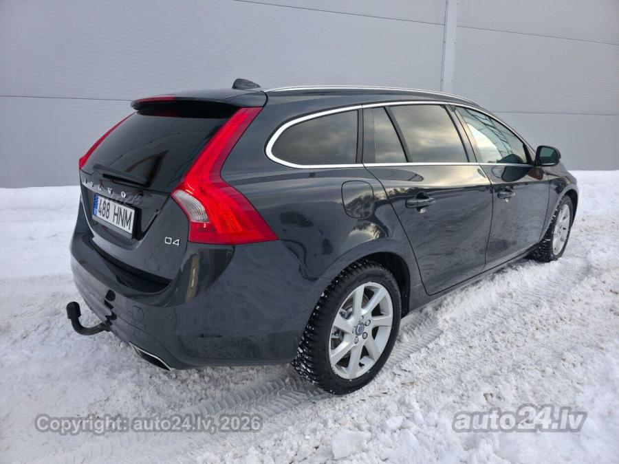 Grey Volvo V60 2015 in Tallinn, with an engine capacity of 2.00 L and mileage of 207 thousand km for 9990 €, photo 3 on AUTOMOTO.COM.LV