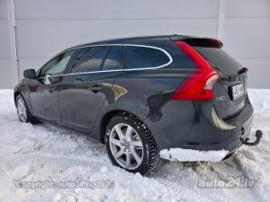 Grey Volvo V60 2015 in Tallinn, with an engine capacity of 2.00 L and mileage of 207 thousand km for 9990 €, photo 4 on AUTOMOTO.COM.LV