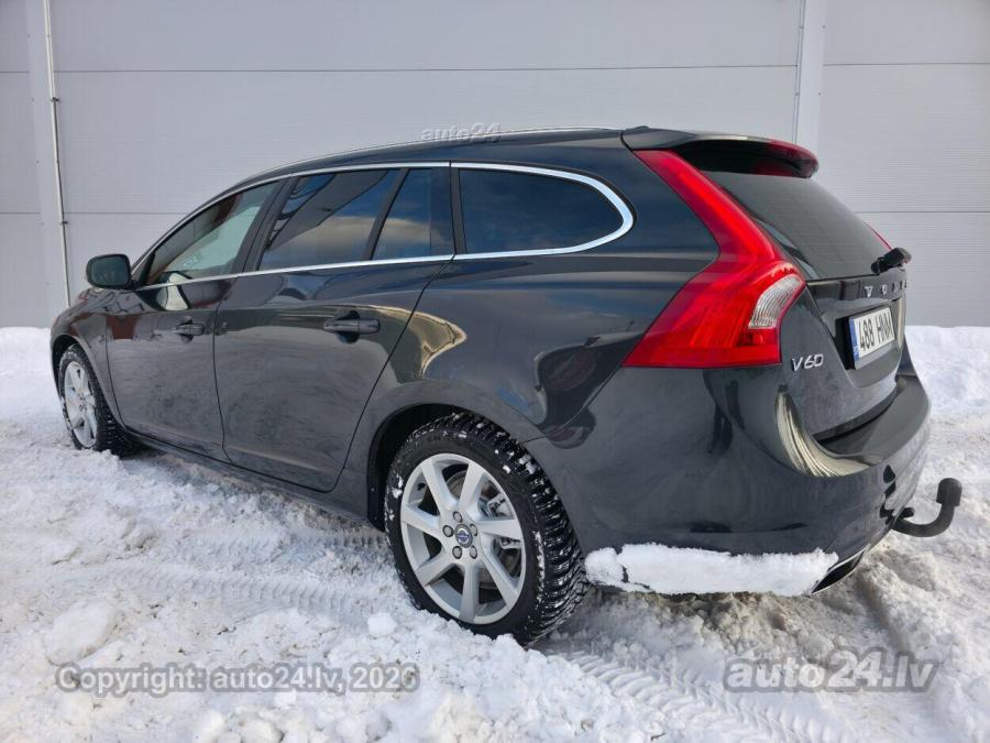 Grey Volvo V60 2015 in Tallinn, with an engine capacity of 2.00 L and mileage of 207 thousand km for 9990 €, photo 4 on AUTOMOTO.COM.LV
