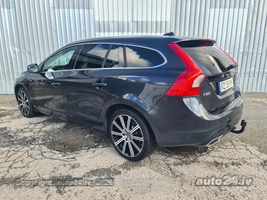 Grey Volvo V60 2015 in Tallinn, with an engine capacity of 2.00 L and mileage of 207 thousand km for 9990 €, photo 11 on AUTOMOTO.COM.LV