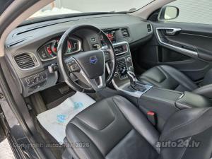 Grey Volvo V60 2015 in Tallinn, with an engine capacity of 2.00 L and mileage of 207 thousand km for 9990 €, photo 16 on AUTOMOTO.COM.LV
