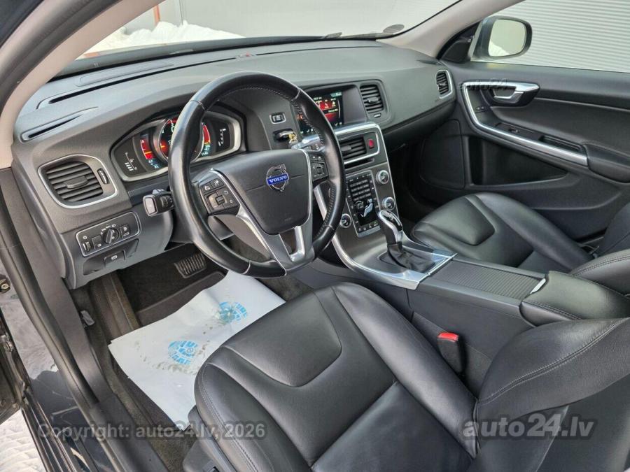 Grey Volvo V60 2015 in Tallinn, with an engine capacity of 2.00 L and mileage of 207 thousand km for 9990 €, photo 16 on AUTOMOTO.COM.LV