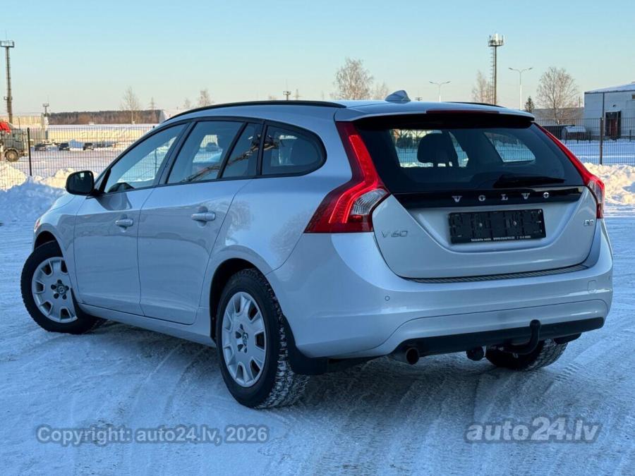 Pelēks Volvo V60 2015 Tartu, ar dzinēja tilpumu 1.60 L un nobraukumu 183 tūkst. km par 7899 €, foto 2 vietnē AUTOMOTO.COM.LV
