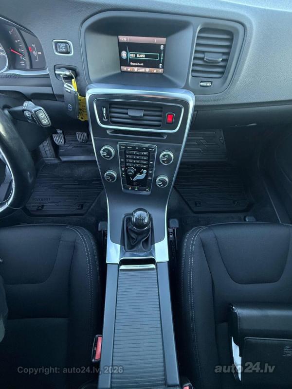 Pelēks Volvo V60 2015 Tartu, ar dzinēja tilpumu 1.60 L un nobraukumu 183 tūkst. km par 7899 €, foto 11 vietnē AUTOMOTO.COM.LV