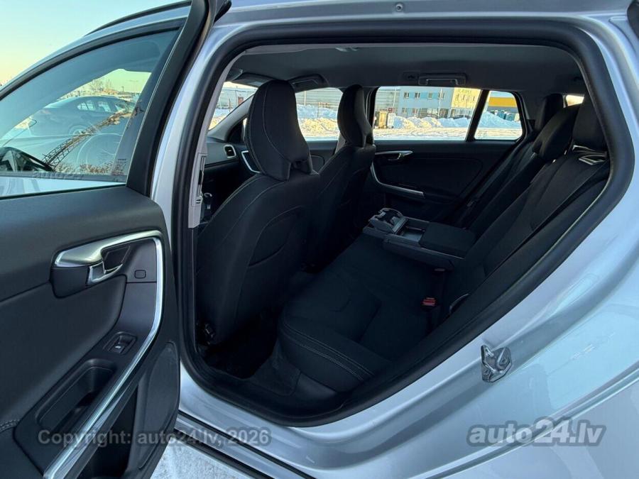 Pelēks Volvo V60 2015 Tartu, ar dzinēja tilpumu 1.60 L un nobraukumu 183 tūkst. km par 7899 €, foto 19 vietnē AUTOMOTO.COM.LV