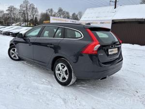 Grey Volvo V60 2015 in Riga, with an engine capacity of 2.00 L and mileage of 200 thousand km for 8950 €, photo 2 on AUTOMOTO.COM.LV