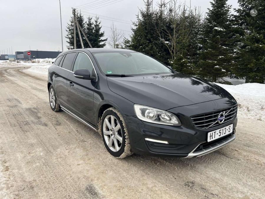 Grey Volvo V60 2015 in Kaunas, with an engine capacity of 1.98 L and mileage of 273 thousand km for 6950 €, photo 2 on AUTOMOTO.COM.LV