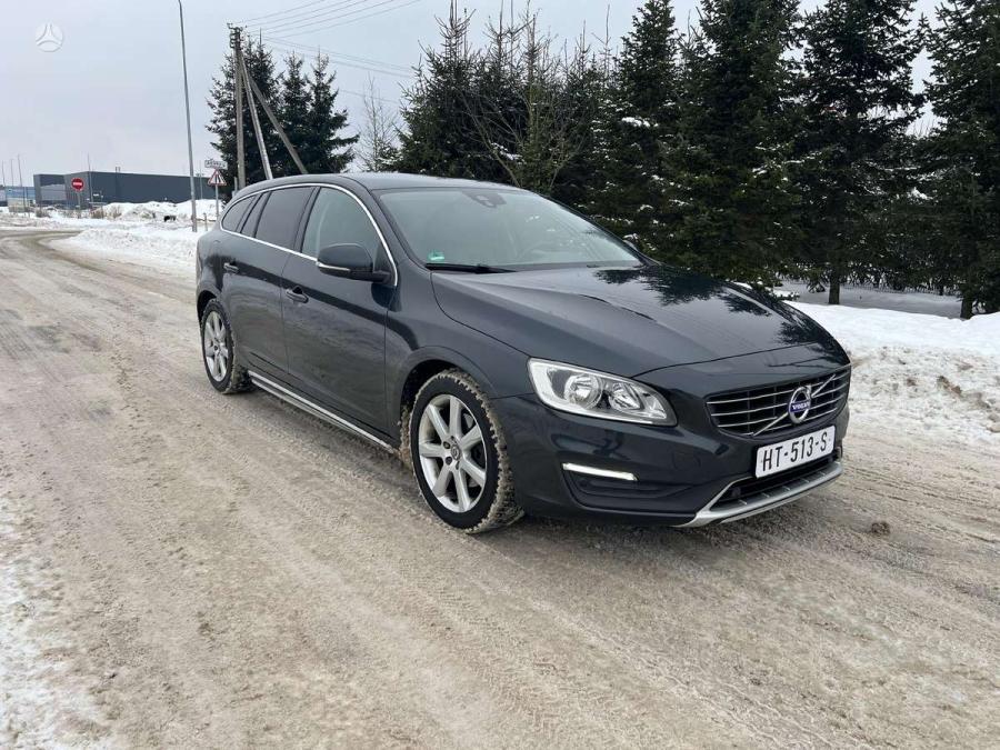 Grey Volvo V60 2015 in Kaunas, with an engine capacity of 1.98 L and mileage of 273 thousand km for 6950 €, photo 3 on AUTOMOTO.COM.LV