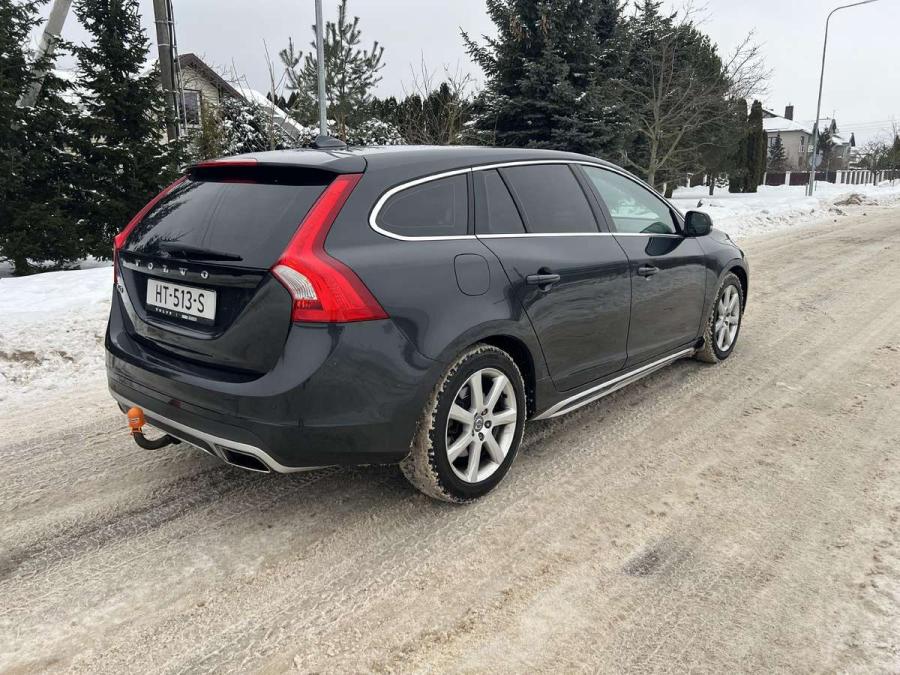 Grey Volvo V60 2015 in Kaunas, with an engine capacity of 1.98 L and mileage of 273 thousand km for 6950 €, photo 7 on AUTOMOTO.COM.LV