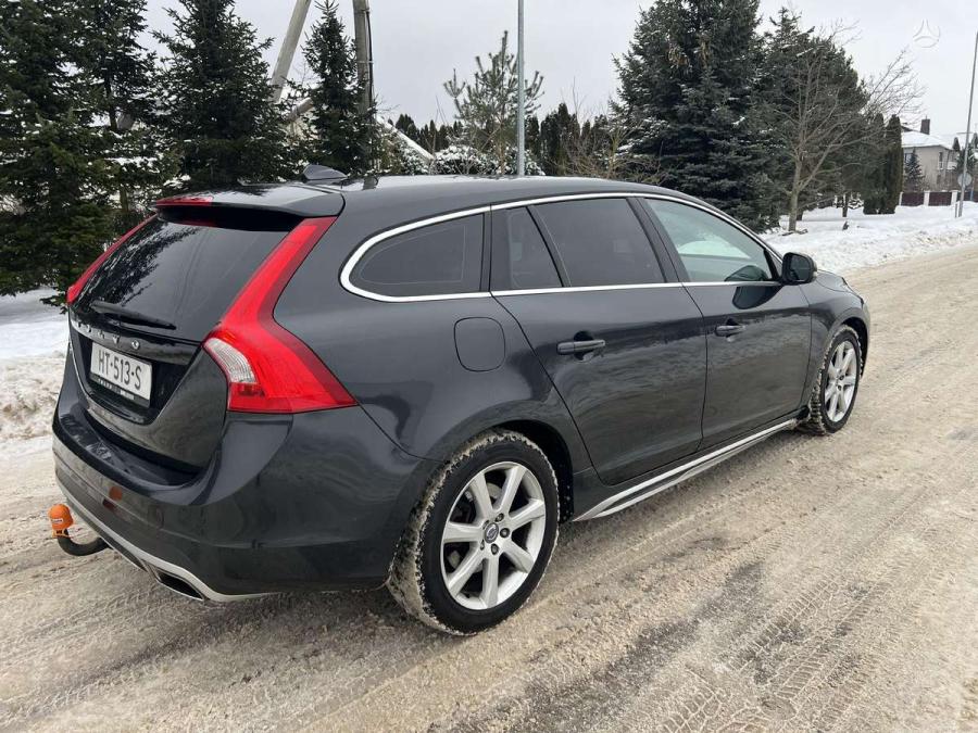 Grey Volvo V60 2015 in Kaunas, with an engine capacity of 1.98 L and mileage of 273 thousand km for 6950 €, photo 10 on AUTOMOTO.COM.LV
