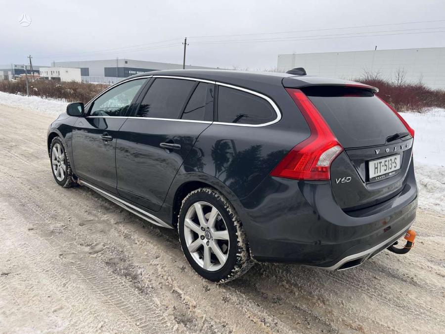 Grey Volvo V60 2015 in Kaunas, with an engine capacity of 1.98 L and mileage of 273 thousand km for 6950 €, photo 11 on AUTOMOTO.COM.LV