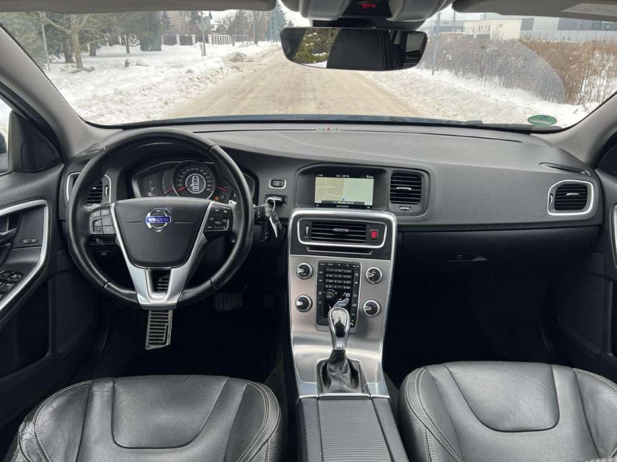 Grey Volvo V60 2015 in Kaunas, with an engine capacity of 1.98 L and mileage of 273 thousand km for 6950 €, photo 14 on AUTOMOTO.COM.LV