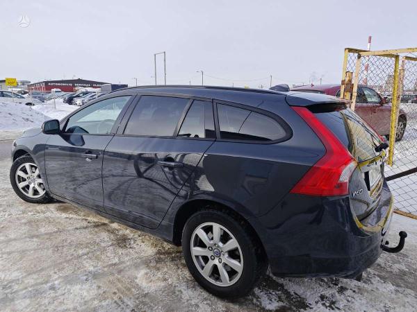 Pelēks Volvo V60 2015 Viļņa, ar dzinēja tilpumu 1.98 L un nobraukumu 248 tūkst. km par 7700 €, foto 5 vietnē AUTOMOTO.COM.LV