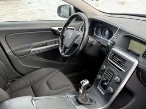 Grey Volvo V60 2015 in Raseiniai, with an engine capacity of 1.97 L and mileage of 223 thousand km for 4350 €, photo 2 on AUTOMOTO.COM.LV