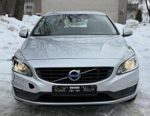 Grey Volvo V60 2015 in Raseiniai, with an engine capacity of 1.97 L and mileage of 223 thousand km for 4350 €, photo 5 on AUTOMOTO.COM.LV